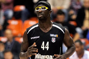 Pops Mensah-Bonsu proche de la fin de carrière ? - Africa Top Sports