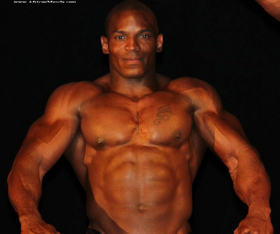 Images du jour : Le show de muscles par l’Ivoirien Jonathan Derne ...