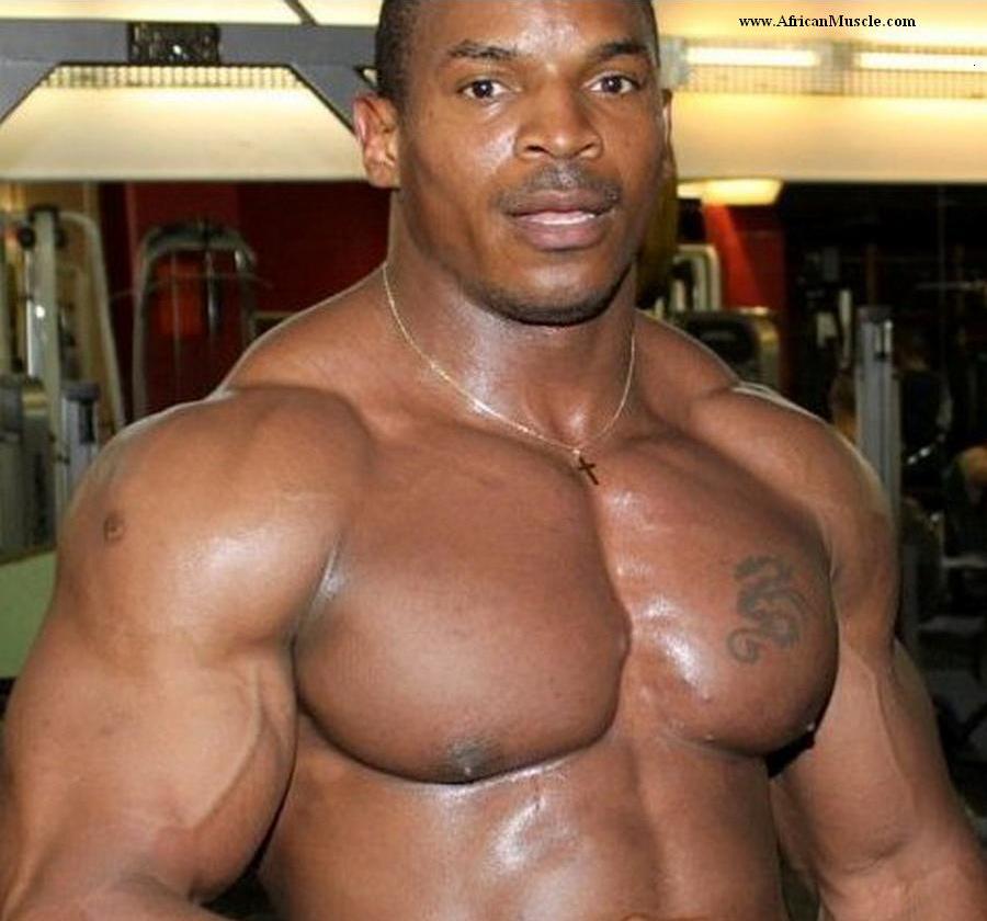 Images du jour : Le show de muscles par l’Ivoirien Jonathan Derne ...