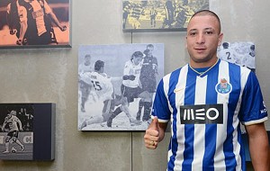 L'Algérien Nabil Ghilas au FC Porto pour 4 ans ! - Africa Top Sports