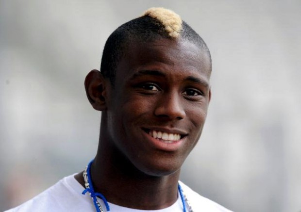 Enoch Barwuah: la clause "bizarre" du contrat du frère de Balotelli - Africa Top Sports