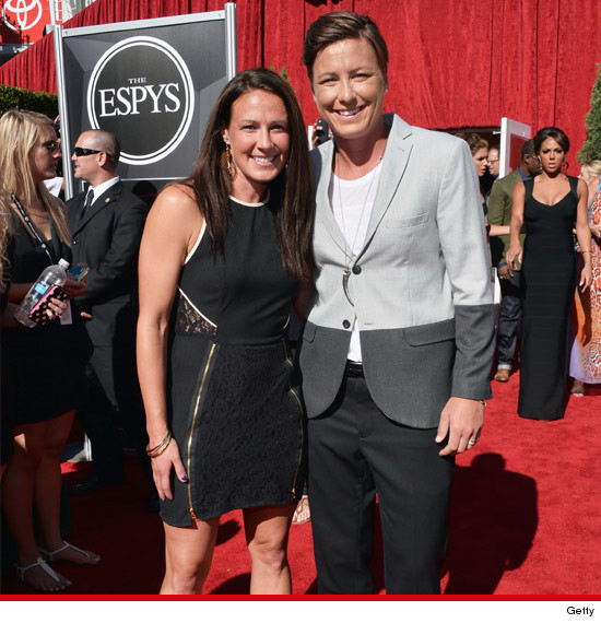 Amy Wambach: la star US du foot féminin épouse sa coéquipière Huffman ...