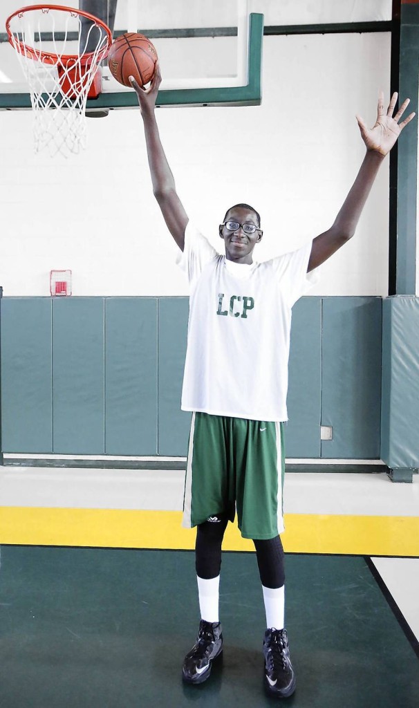 Tacko Fall : Ce Sénégalais est le plus grand basketteur des lycées aux ...
