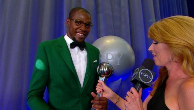ESPN Awards : Kevin Durant, sportif de l'année, tous les prix - Vidéo ...