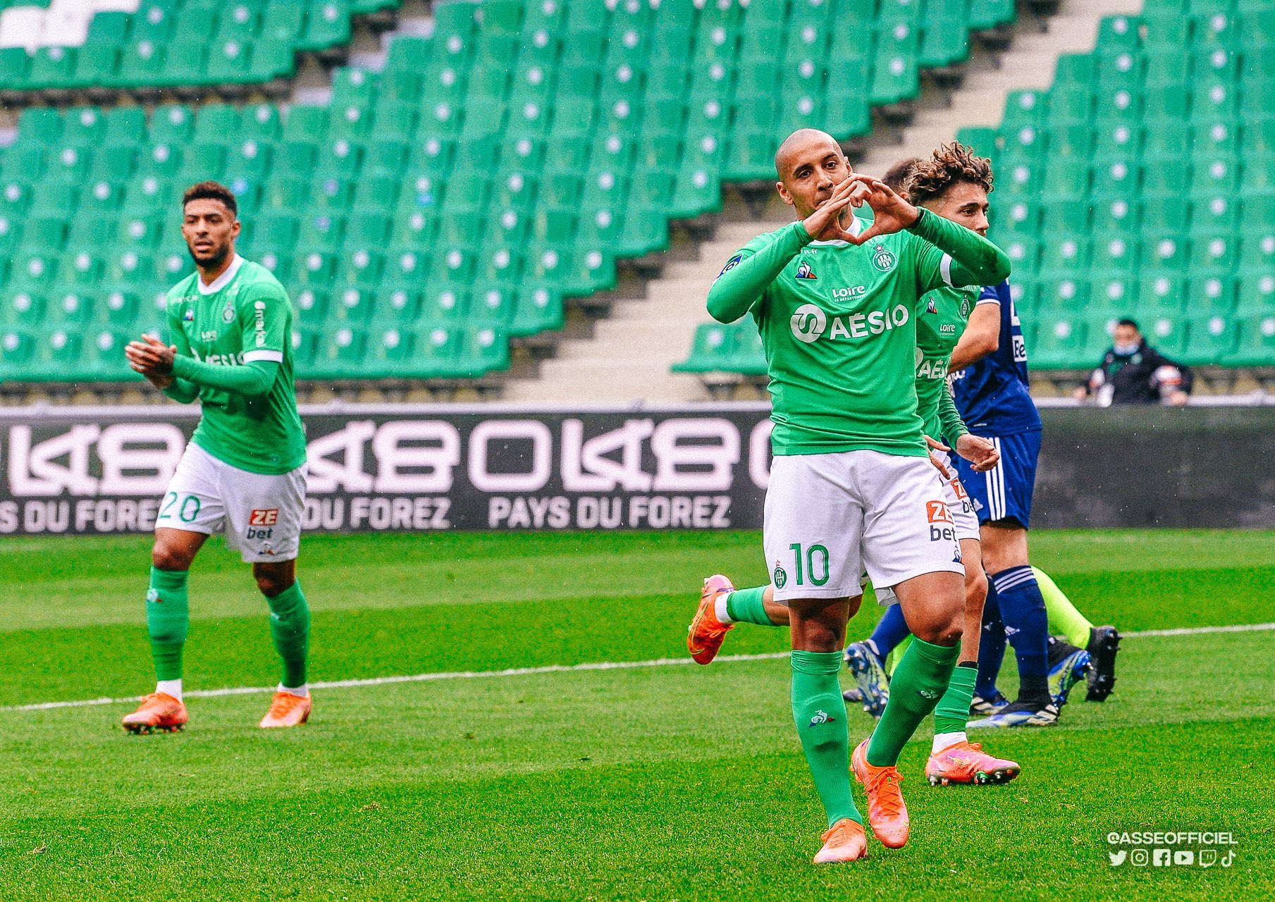 Saint-Etienne : le coup du chapeau de Wahbi Khazri pour ses 200 capes