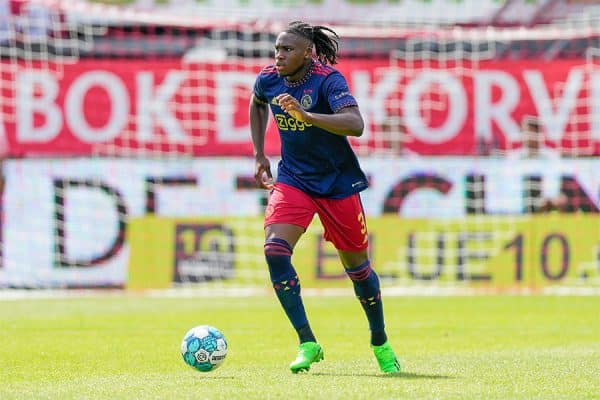 Eredivisie - Ajax : Bassey, "Jouer en Ligue des champions serait un rêve"