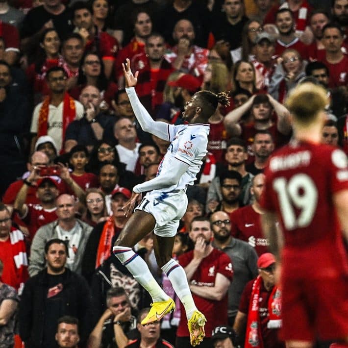 Premier League : Zaha choque Liverpool avec un but merveilleux