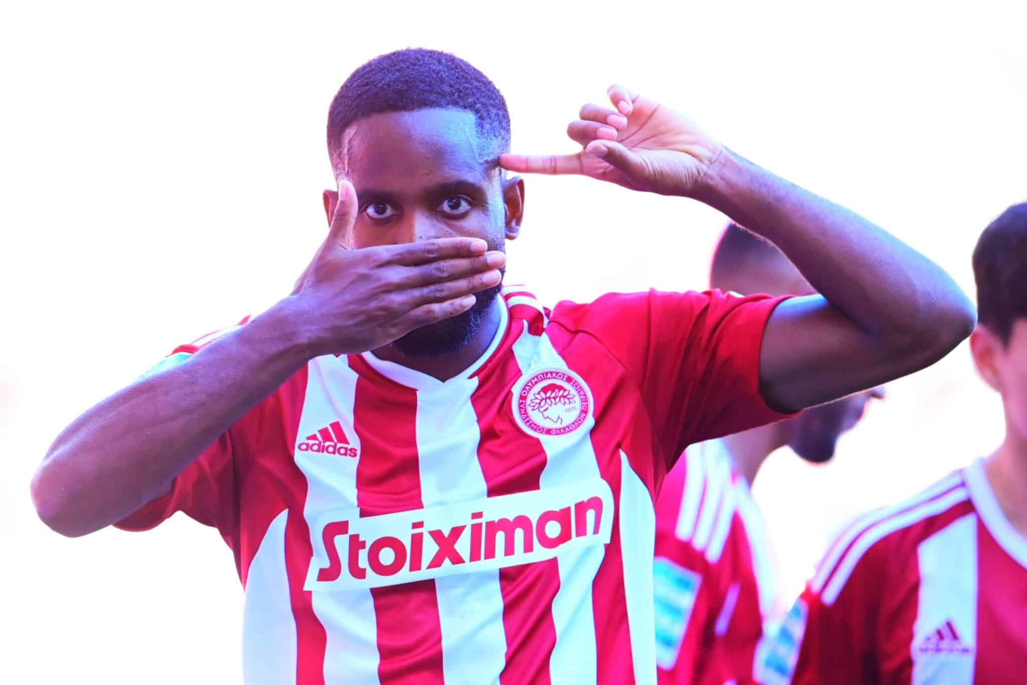 Olympiakos : Cédric Bakambu marque un doublé pour sa première ...