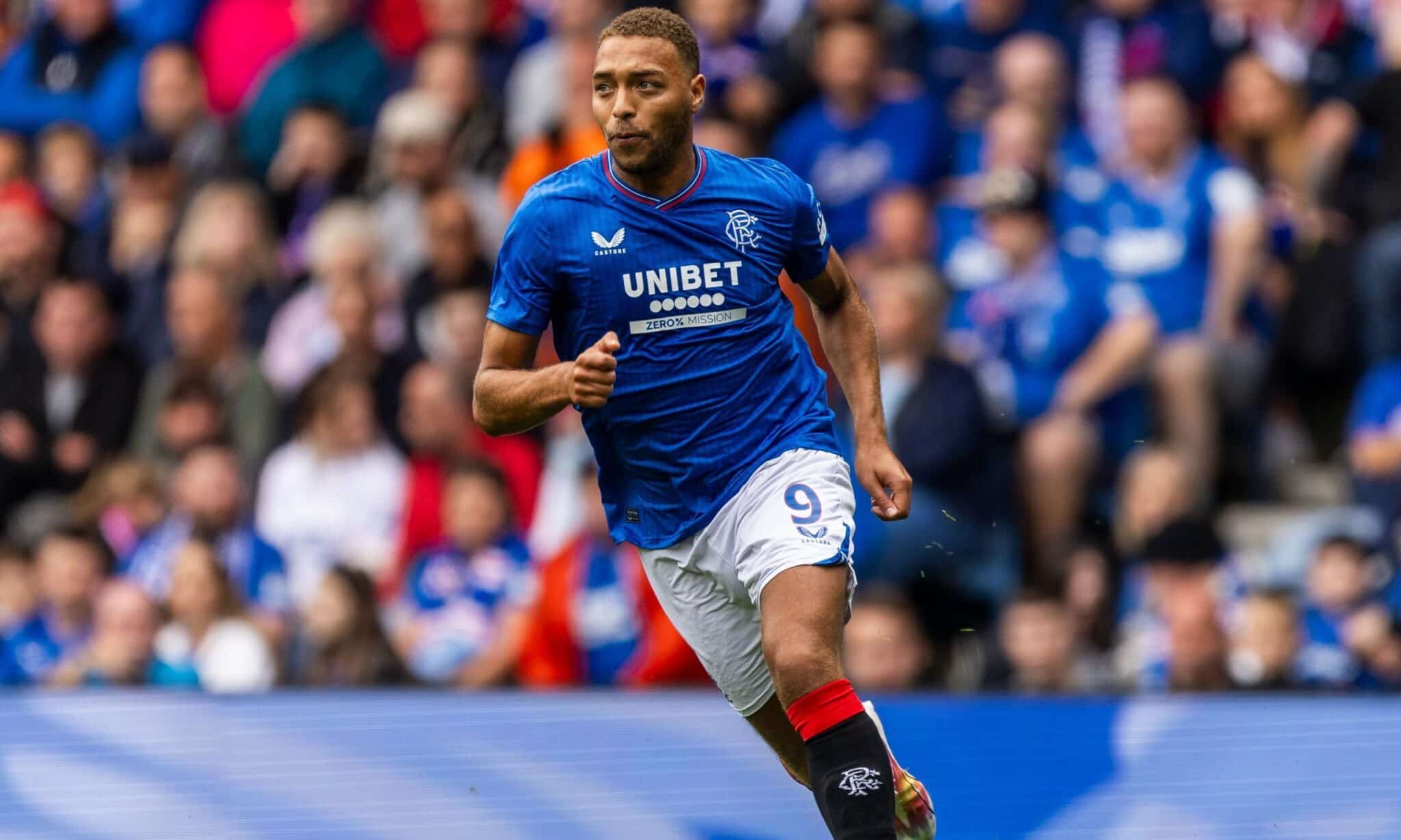 Cyriel Dessers fait ses débuts avec les Rangers, Fashion Jr buteur