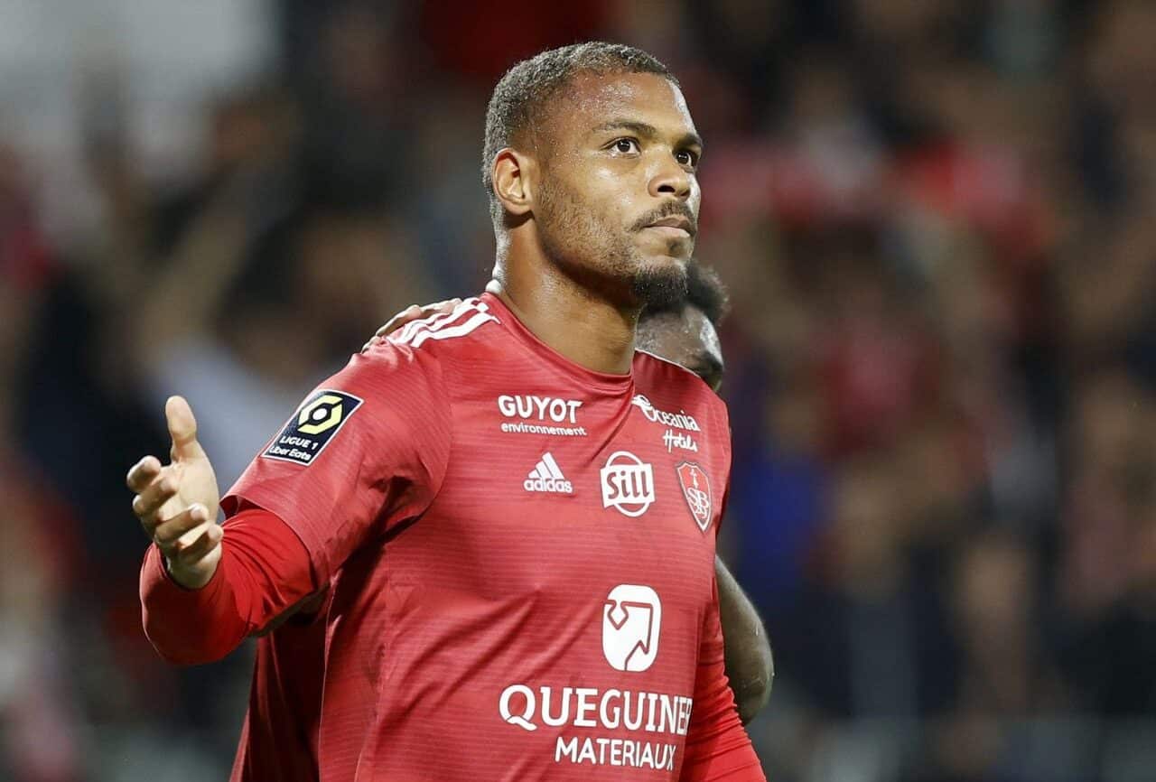 Steve Mounié marque contre le PSG mais Brest perd (Vidéo)