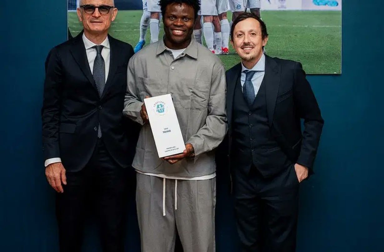 Taye Taiwo : Le Nigérian intronisé au Hall of Fame de l'OM - Africa Top ...
