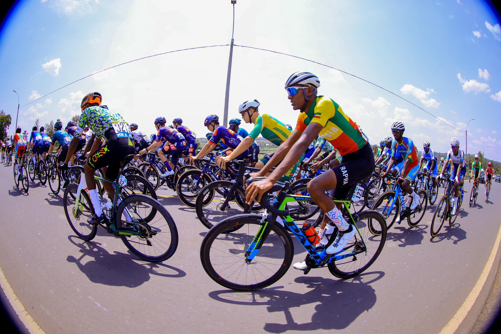 Tour du Rwanda 2025 : L'étape de Karongi, un défi d'endurance et d ...